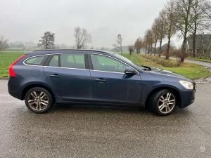 Blue Volvo V60 2012 in Vilnius, with an engine capacity of 1.56 L and mileage of 250 thousand km for 4250 €, photo 3 on AUTOMOTO.COM.LV