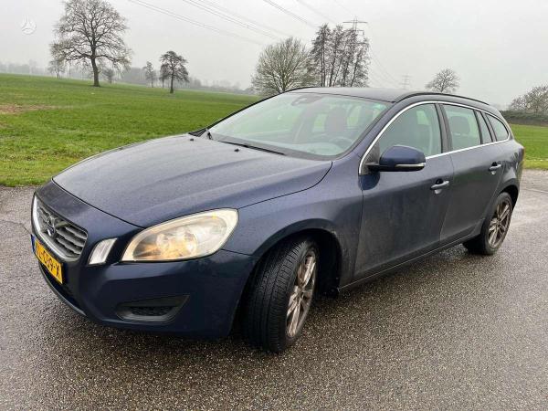 Blue Volvo V60 2012 in Vilnius, with an engine capacity of 1.56 L and mileage of 250 thousand km for 4250 €, photo 4 on AUTOMOTO.COM.LV