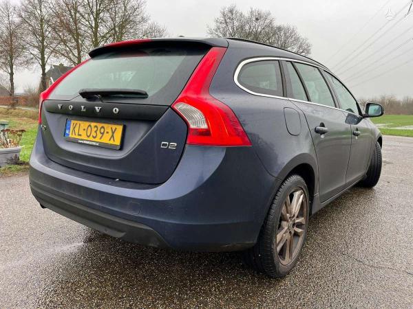 Blue Volvo V60 2012 in Vilnius, with an engine capacity of 1.56 L and mileage of 250 thousand km for 4250 €, photo 5 on AUTOMOTO.COM.LV
