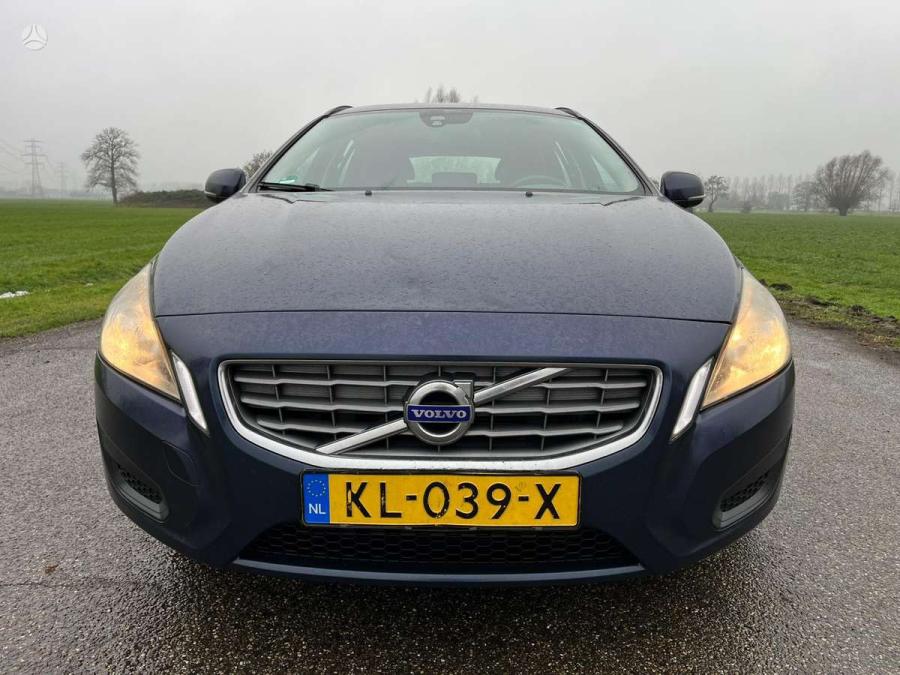 Blue Volvo V60 2012 in Vilnius, with an engine capacity of 1.56 L and mileage of 250 thousand km for 4250 €, photo 6 on AUTOMOTO.COM.LV