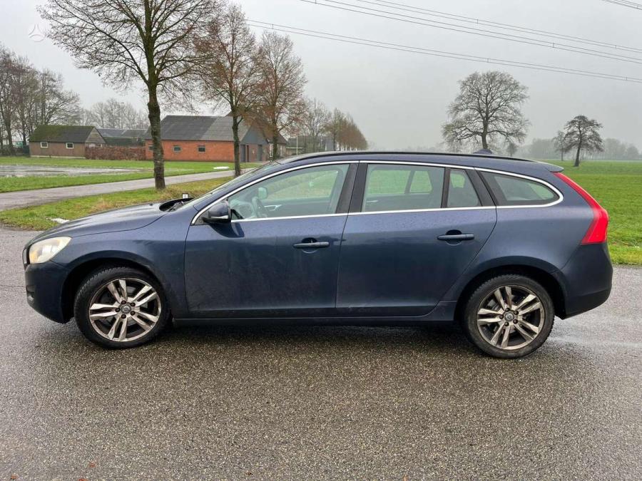 Blue Volvo V60 2012 in Vilnius, with an engine capacity of 1.56 L and mileage of 250 thousand km for 4250 €, photo 8 on AUTOMOTO.COM.LV