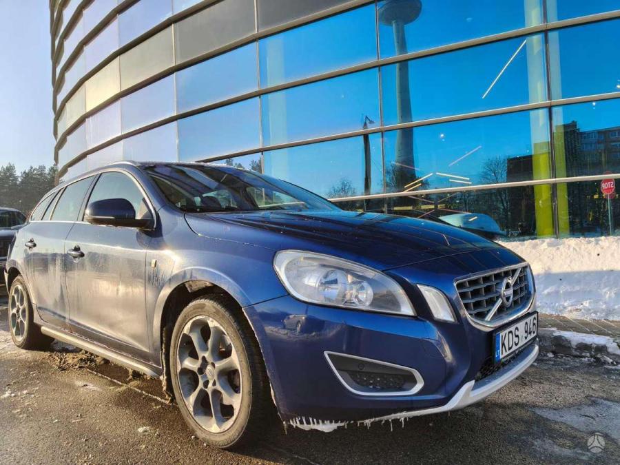 Blue Volvo V60 2012 in Vilnius, with an engine capacity of 1.98 L and mileage of 302 thousand km for 3400 €, photo 1 on AUTOMOTO.COM.LV