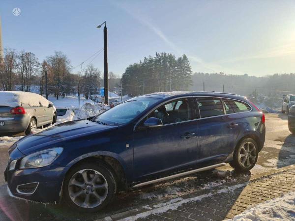 Blue Volvo V60 2012 in Vilnius, with an engine capacity of 1.98 L and mileage of 302 thousand km for 3400 €, photo 2 on AUTOMOTO.COM.LV