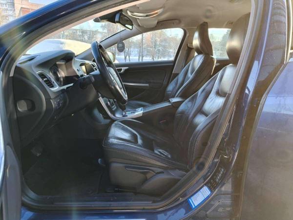 Blue Volvo V60 2012 in Vilnius, with an engine capacity of 1.98 L and mileage of 302 thousand km for 3400 €, photo 5 on AUTOMOTO.COM.LV