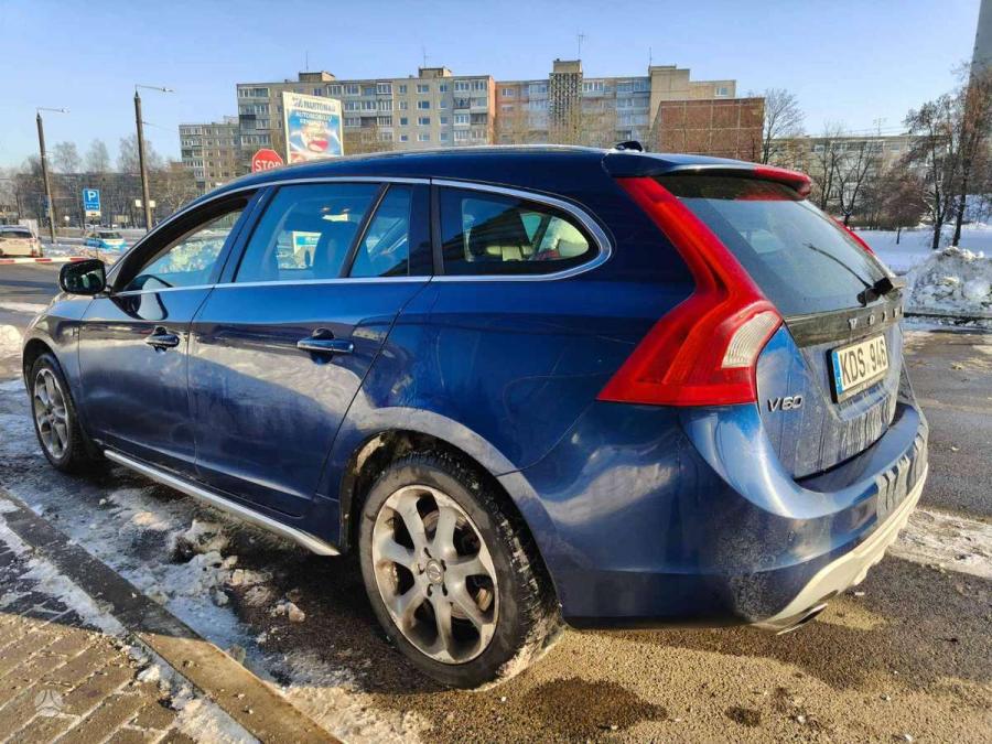 Blue Volvo V60 2012 in Vilnius, with an engine capacity of 1.98 L and mileage of 302 thousand km for 3400 €, photo 15 on AUTOMOTO.COM.LV