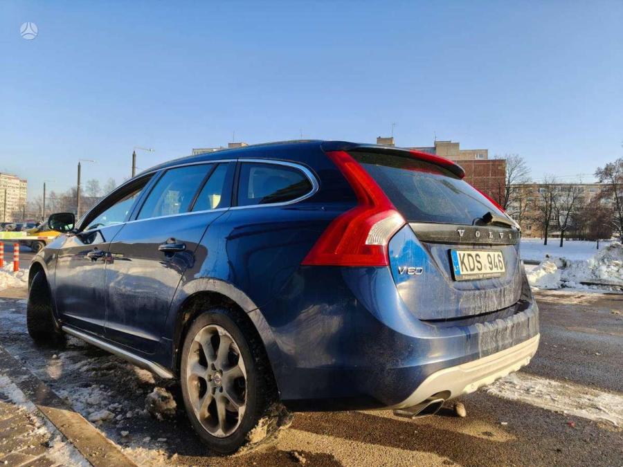 Blue Volvo V60 2012 in Vilnius, with an engine capacity of 1.98 L and mileage of 302 thousand km for 3400 €, photo 18 on AUTOMOTO.COM.LV