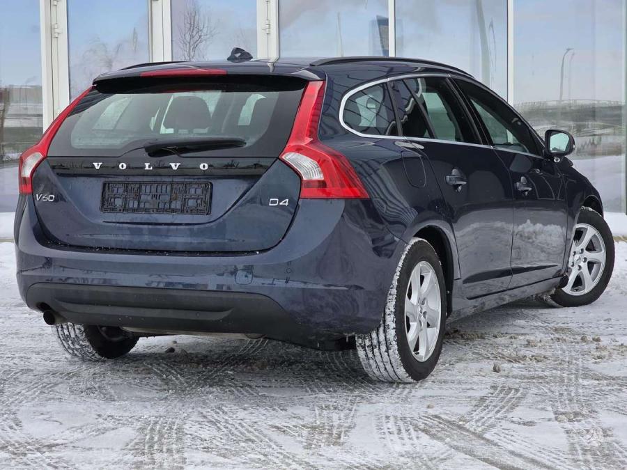 Blue Volvo V60 2012 in Vilnius, with an engine capacity of 1.98 L and mileage of 306 thousand km for 6400 €, photo 5 on AUTOMOTO.COM.LV