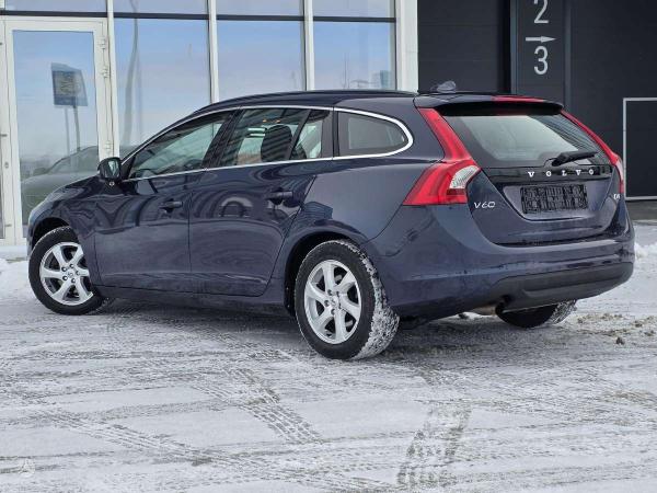 Zils Volvo V60 2012 Viļņa, ar dzinēja tilpumu 1.98 L un nobraukumu 306 tūkst. km par 6400 €, foto 7 vietnē AUTOMOTO.COM.LV