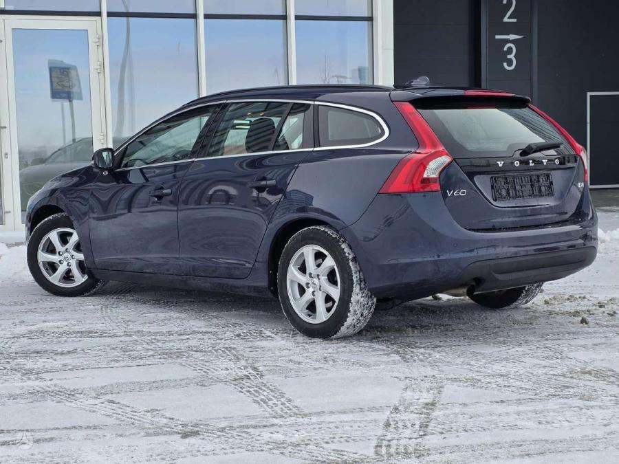 Blue Volvo V60 2012 in Vilnius, with an engine capacity of 1.98 L and mileage of 306 thousand km for 6400 €, photo 7 on AUTOMOTO.COM.LV