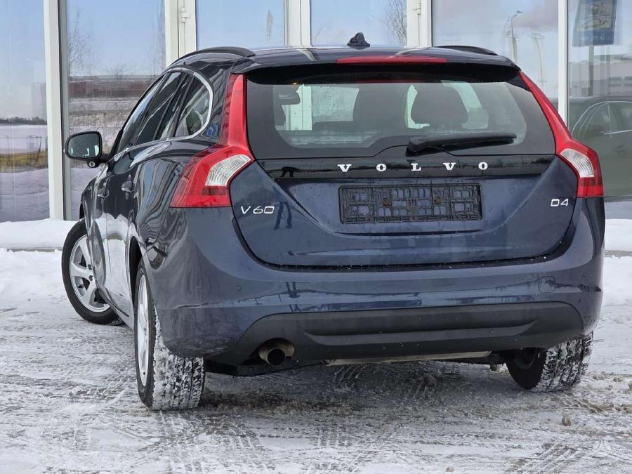 Blue Volvo V60 2012 in Vilnius, with an engine capacity of 1.98 L and mileage of 306 thousand km for 6400 €, photo 8 on AUTOMOTO.COM.LV