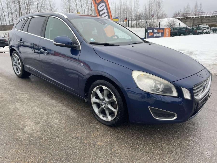 Zils Volvo V60 2012 Kauņa, ar dzinēja tilpumu 1.98 L un nobraukumu 278 tūkst. km par 5650 €, foto 2 vietnē AUTOMOTO.COM.LV