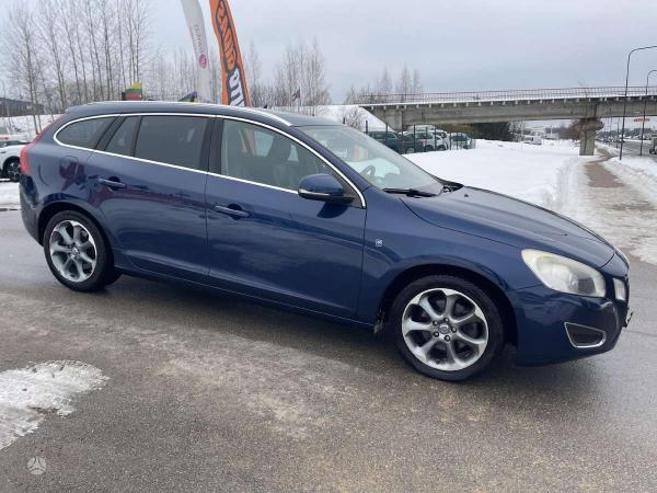 Zils Volvo V60 2012 Kauņa, ar dzinēja tilpumu 1.98 L un nobraukumu 278 tūkst. km par 5650 €, foto 3 vietnē AUTOMOTO.COM.LV