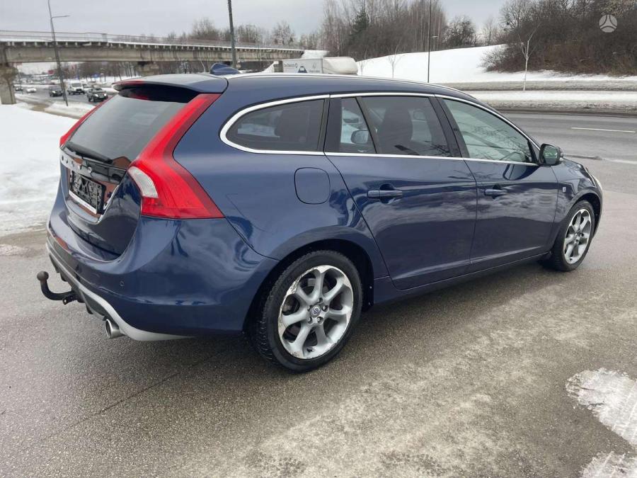 Zils Volvo V60 2012 Kauņa, ar dzinēja tilpumu 1.98 L un nobraukumu 278 tūkst. km par 5650 €, foto 14 vietnē AUTOMOTO.COM.LV