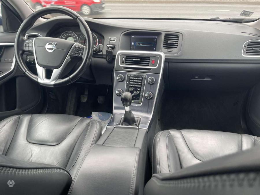 Zils Volvo V60 2012 Kauņa, ar dzinēja tilpumu 1.98 L un nobraukumu 278 tūkst. km par 5650 €, foto 22 vietnē AUTOMOTO.COM.LV