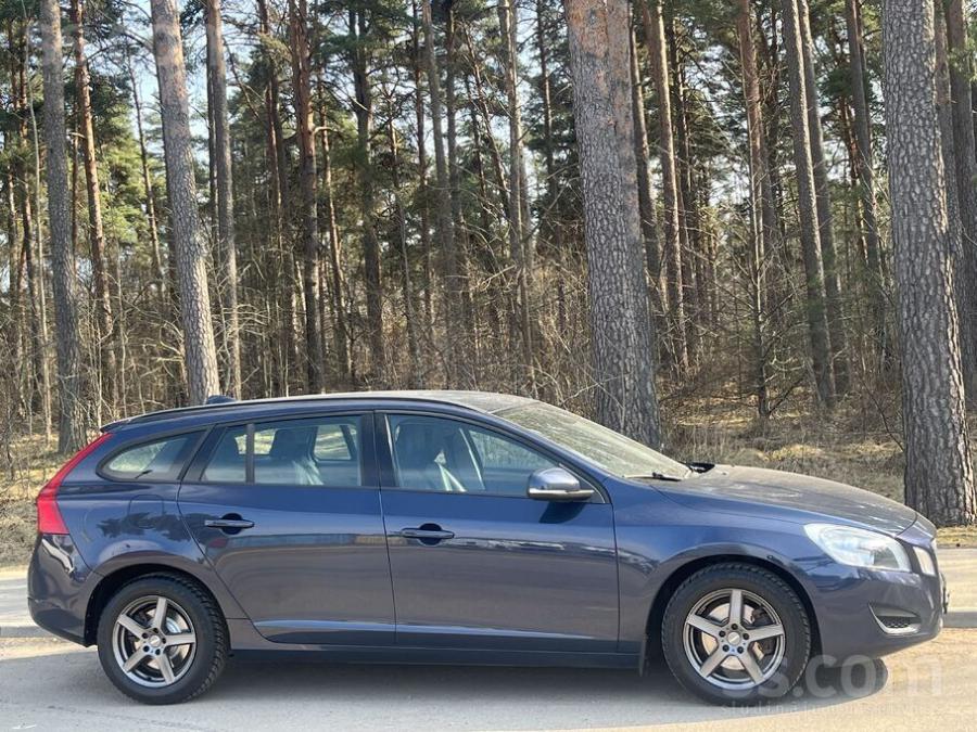 Zils Volvo V60 2012 Valmiera, ar dzinēja tilpumu 1.60 L un nobraukumu 0 tūkst. km par 6800 €, foto 2 vietnē AUTOMOTO.COM.LV