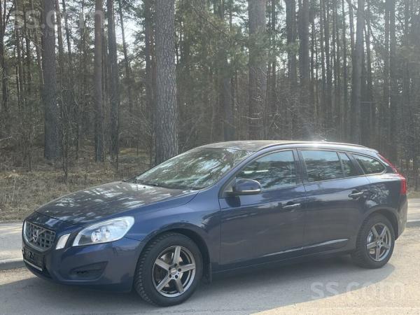 Blue Volvo V60 2012 in Valmiera, with an engine capacity of 1.60 L and mileage of 0 thousand km for 6800 €, photo 4 on AUTOMOTO.COM.LV