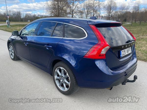 Blue Volvo V60 2012 in Paide, with an engine capacity of 2.00 L and mileage of 336 thousand km for 6390 €, photo 3 on AUTOMOTO.COM.LV