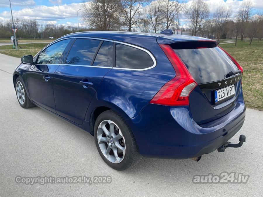 Zils Volvo V60 2012 Paide, ar dzinēja tilpumu 2.00 L un nobraukumu 336 tūkst. km par 6390 €, foto 4 vietnē AUTOMOTO.COM.LV
