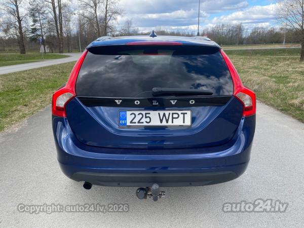 Blue Volvo V60 2012 in Paide, with an engine capacity of 2.00 L and mileage of 336 thousand km for 6390 €, photo 4 on AUTOMOTO.COM.LV
