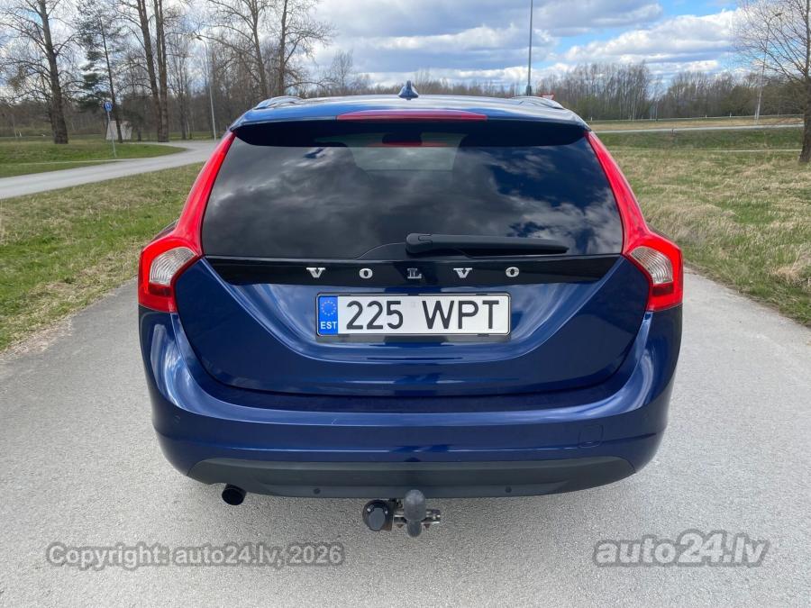 Zils Volvo V60 2012 Paide, ar dzinēja tilpumu 2.00 L un nobraukumu 336 tūkst. km par 6390 €, foto 5 vietnē AUTOMOTO.COM.LV