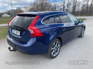 Zils Volvo V60 2012 Paide, ar dzinēja tilpumu 2.00 L un nobraukumu 336 tūkst. km par 6390 €, foto 6 vietnē AUTOMOTO.COM.LV