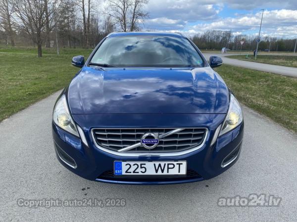 Blue Volvo V60 2012 in Paide, with an engine capacity of 2.00 L and mileage of 336 thousand km for 6390 €, photo 8 on AUTOMOTO.COM.LV