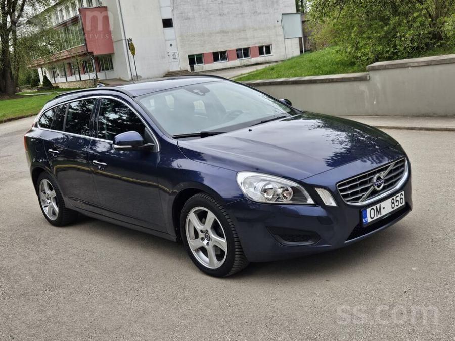 Blue Volvo V60 2012 in Jekabpils, with an engine capacity of 2.00 L and mileage of 300 thousand km for 6590 €, photo 4 on AUTOMOTO.COM.LV
