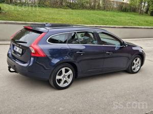 Blue Volvo V60 2012 in Jekabpils, with an engine capacity of 2.00 L and mileage of 300 thousand km for 6590 €, photo 5 on AUTOMOTO.COM.LV