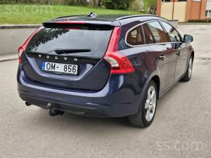 Blue Volvo V60 2012 in Jekabpils, with an engine capacity of 2.00 L and mileage of 300 thousand km for 6590 €, photo 6 on AUTOMOTO.COM.LV