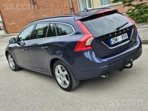 Blue Volvo V60 2012 in Jekabpils, with an engine capacity of 2.00 L and mileage of 300 thousand km for 6590 €, photo 8 on AUTOMOTO.COM.LV