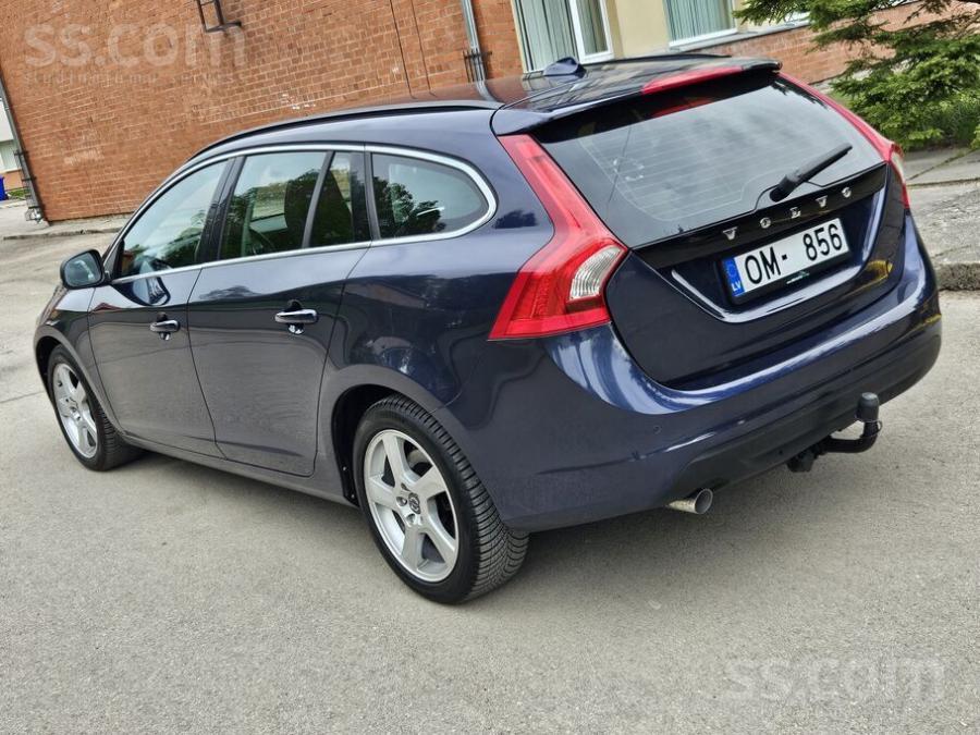 Blue Volvo V60 2012 in Jekabpils, with an engine capacity of 2.00 L and mileage of 300 thousand km for 6590 €, photo 8 on AUTOMOTO.COM.LV