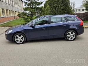 Blue Volvo V60 2012 in Jekabpils, with an engine capacity of 2.00 L and mileage of 300 thousand km for 6590 €, photo 10 on AUTOMOTO.COM.LV