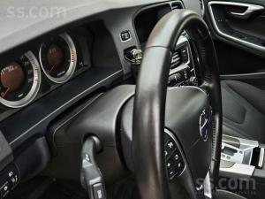 Blue Volvo V60 2012 in Jekabpils, with an engine capacity of 2.00 L and mileage of 300 thousand km for 6590 €, photo 12 on AUTOMOTO.COM.LV
