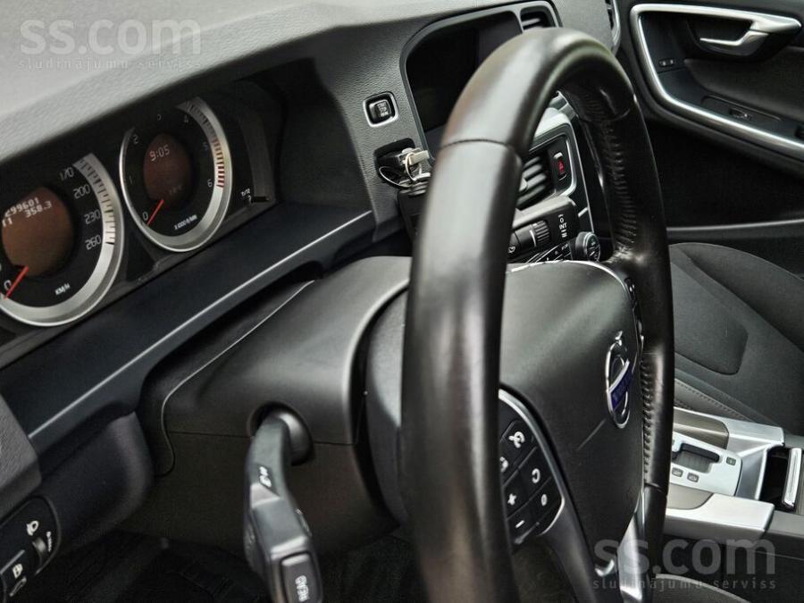 Blue Volvo V60 2012 in Jekabpils, with an engine capacity of 2.00 L and mileage of 300 thousand km for 6590 €, photo 12 on AUTOMOTO.COM.LV