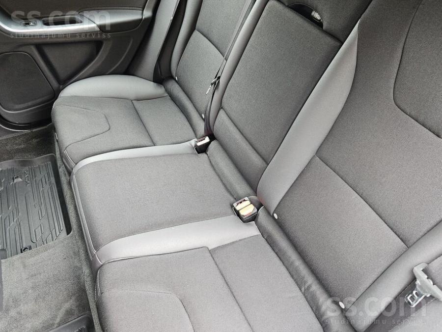 Blue Volvo V60 2012 in Jekabpils, with an engine capacity of 2.00 L and mileage of 300 thousand km for 6590 €, photo 13 on AUTOMOTO.COM.LV