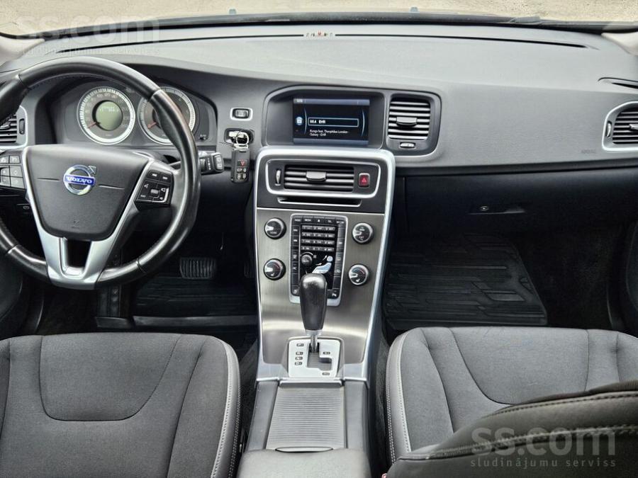 Blue Volvo V60 2012 in Jekabpils, with an engine capacity of 2.00 L and mileage of 300 thousand km for 6590 €, photo 16 on AUTOMOTO.COM.LV