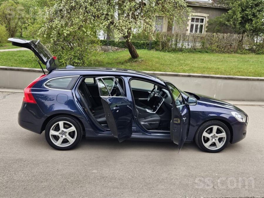 Blue Volvo V60 2012 in Jekabpils, with an engine capacity of 2.00 L and mileage of 300 thousand km for 6590 €, photo 18 on AUTOMOTO.COM.LV