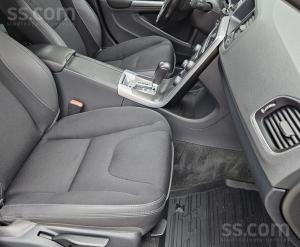 Blue Volvo V60 2012 in Jekabpils, with an engine capacity of 2.00 L and mileage of 300 thousand km for 6590 €, photo 20 on AUTOMOTO.COM.LV