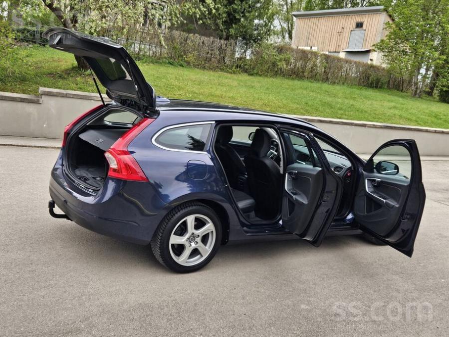 Blue Volvo V60 2012 in Jekabpils, with an engine capacity of 2.00 L and mileage of 300 thousand km for 6590 €, photo 23 on AUTOMOTO.COM.LV