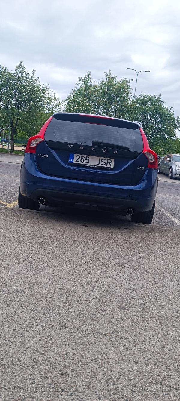 Zils Volvo V60 2012 Tallina, ar dzinēja tilpumu 2.40 L un nobraukumu 273 tūkst. km par 8500 €, foto 4 vietnē AUTOMOTO.COM.LV