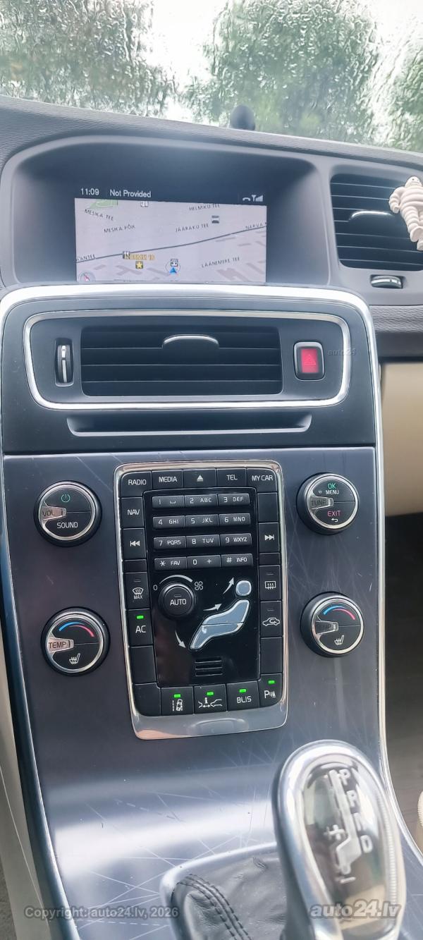 Zils Volvo V60 2012 Tallina, ar dzinēja tilpumu 2.40 L un nobraukumu 273 tūkst. km par 8500 €, foto 7 vietnē AUTOMOTO.COM.LV