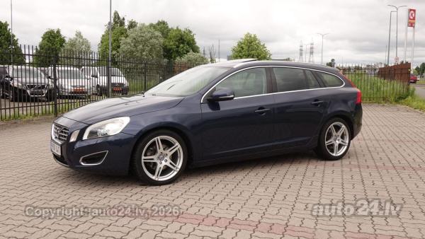 Zils Volvo V60 2012 Tartu, ar dzinēja tilpumu 2.00 L un nobraukumu 207 tūkst. km par 8490 €, foto 6 vietnē AUTOMOTO.COM.LV