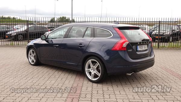 Zils Volvo V60 2012 Tartu, ar dzinēja tilpumu 2.00 L un nobraukumu 207 tūkst. km par 8490 €, foto 7 vietnē AUTOMOTO.COM.LV