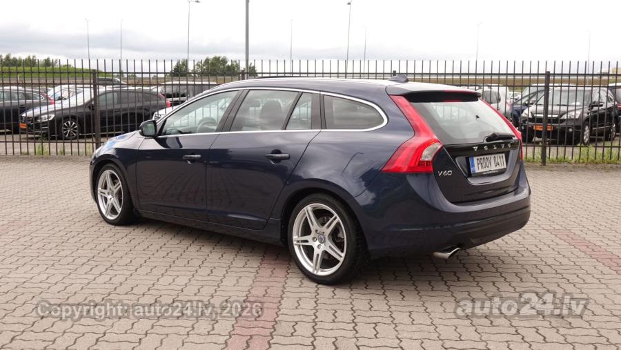 Blue Volvo V60 2012 in Tartu, with an engine capacity of 2.00 L and mileage of 207 thousand km for 8490 €, photo 8 on AUTOMOTO.COM.LV