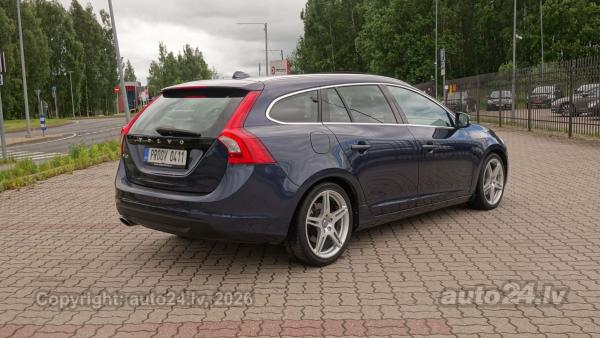 Zils Volvo V60 2012 Tartu, ar dzinēja tilpumu 2.00 L un nobraukumu 207 tūkst. km par 8490 €, foto 8 vietnē AUTOMOTO.COM.LV