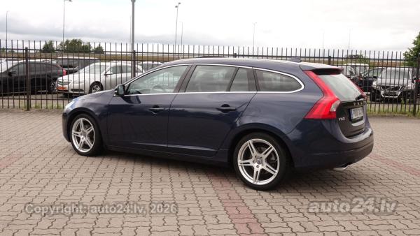 Zils Volvo V60 2012 Tartu, ar dzinēja tilpumu 2.00 L un nobraukumu 207 tūkst. km par 8490 €, foto 9 vietnē AUTOMOTO.COM.LV