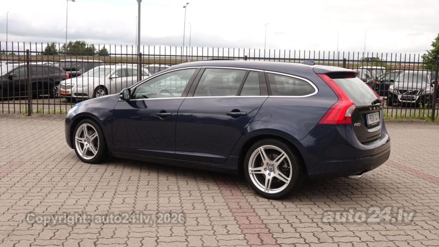 Blue Volvo V60 2012 in Tartu, with an engine capacity of 2.00 L and mileage of 207 thousand km for 8490 €, photo 10 on AUTOMOTO.COM.LV