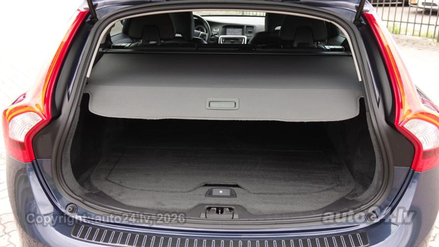 Blue Volvo V60 2012 in Tartu, with an engine capacity of 2.00 L and mileage of 207 thousand km for 8490 €, photo 28 on AUTOMOTO.COM.LV