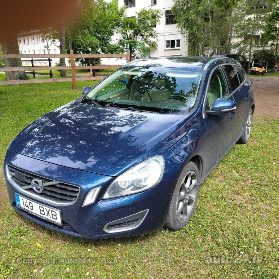 Blue Volvo V60 2012 in Tallinn, with an engine capacity of 2.00 L and mileage of 308 thousand km for 5500 €, photo 3 on AUTOMOTO.COM.LV