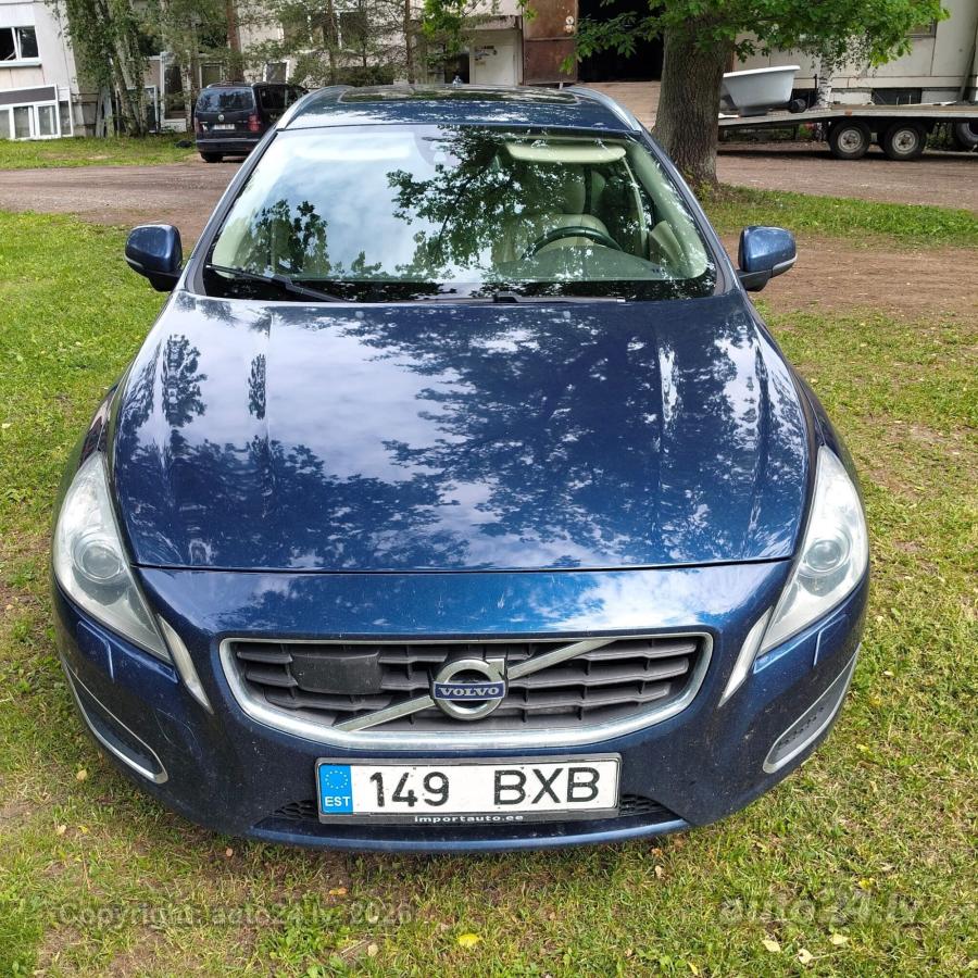 Blue Volvo V60 2012 in Tallinn, with an engine capacity of 2.00 L and mileage of 308 thousand km for 5500 €, photo 4 on AUTOMOTO.COM.LV